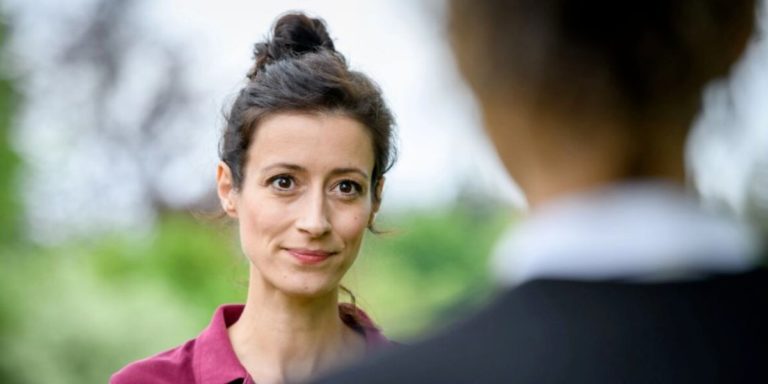 Anticipazioni Tempesta d'amore: Carolin confessa a Vanessa di amarla ... Anticipazioni Tempesta d'amore: Carolin confessa a Vanessa di amarla ...